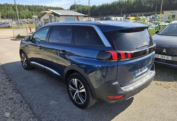 Blue Peugeot 5008 2023 in Vilnius, with an engine capacity of 1.20 L and mileage of 89 thousand km for 16335 €, photo 8 on AUTOMOTO.COM.LV