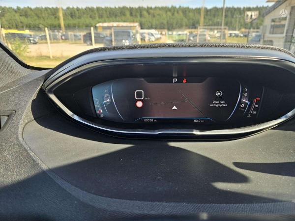 Blue Peugeot 5008 2023 in Vilnius, with an engine capacity of 1.20 L and mileage of 89 thousand km for 16335 €, photo 10 on AUTOMOTO.COM.LV