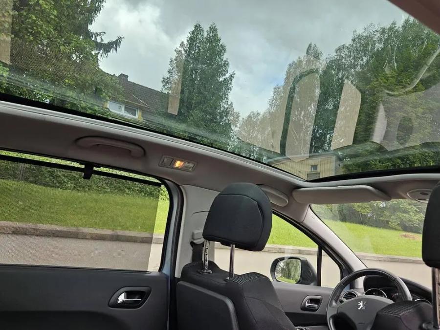 Zils Peugeot 5008 2009 Jēkabpils, ar dzinēja tilpumu 2.00 L un nobraukumu 191 tūkst. km par 4890 €, foto 26 vietnē AUTOMOTO.COM.LV