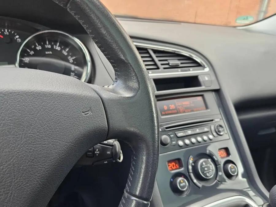 Zils Peugeot 5008 2009 Jēkabpils, ar dzinēja tilpumu 2.00 L un nobraukumu 191 tūkst. km par 4890 €, foto 30 vietnē AUTOMOTO.COM.LV
