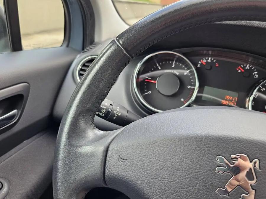 Zils Peugeot 5008 2009 Jēkabpils, ar dzinēja tilpumu 2.00 L un nobraukumu 191 tūkst. km par 4890 €, foto 31 vietnē AUTOMOTO.COM.LV