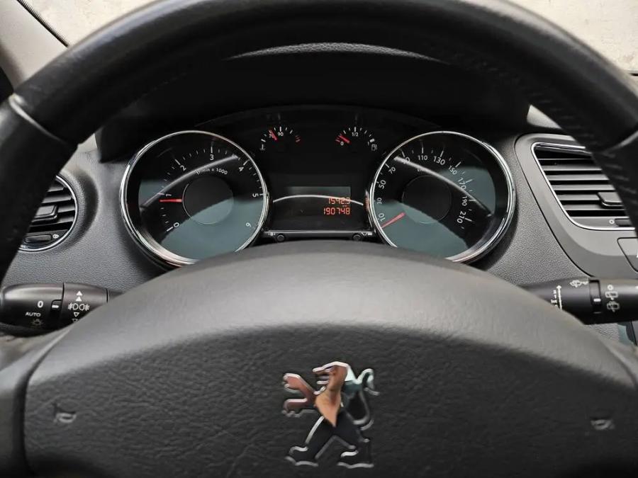 Zils Peugeot 5008 2009 Jēkabpils, ar dzinēja tilpumu 2.00 L un nobraukumu 191 tūkst. km par 4890 €, foto 33 vietnē AUTOMOTO.COM.LV