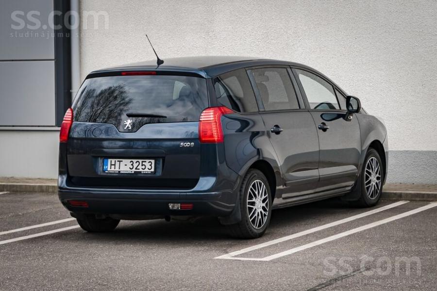 Zils Peugeot 5008 2011 Rīga, ar dzinēja tilpumu 1.60 L un nobraukumu 290 tūkst. km par 3990 €, foto 5 vietnē AUTOMOTO.COM.LV