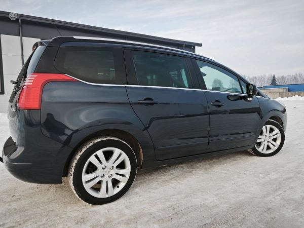 Zils Peugeot 5008 2013 Panevēža, ar dzinēja tilpumu 2.00 L un nobraukumu 269 tūkst. km par 2950 €, foto 6 vietnē AUTOMOTO.COM.LV