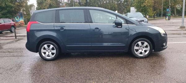Blue Peugeot 5008 2013 in Marijampole, with an engine capacity of 1.60 L and mileage of 256 thousand km for 3850 €, photo 8 on AUTOMOTO.COM.LV