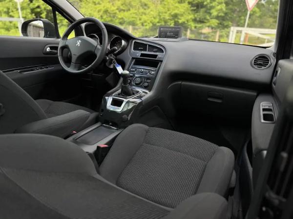 Blue Peugeot 5008 2014 in Jurmala, with an engine capacity of 1.60 L and mileage of 228 thousand km for 4900 €, photo 6 on AUTOMOTO.COM.LV