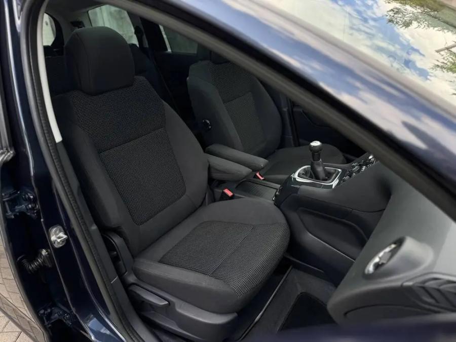 Zils Peugeot 5008 2014 Jūrmala, ar dzinēja tilpumu 1.60 L un nobraukumu 228 tūkst. km par 4900 €, foto 13 vietnē AUTOMOTO.COM.LV
