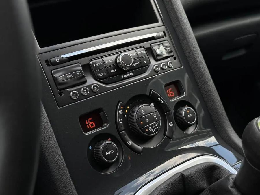 Zils Peugeot 5008 2014 Jūrmala, ar dzinēja tilpumu 1.60 L un nobraukumu 228 tūkst. km par 4900 €, foto 18 vietnē AUTOMOTO.COM.LV