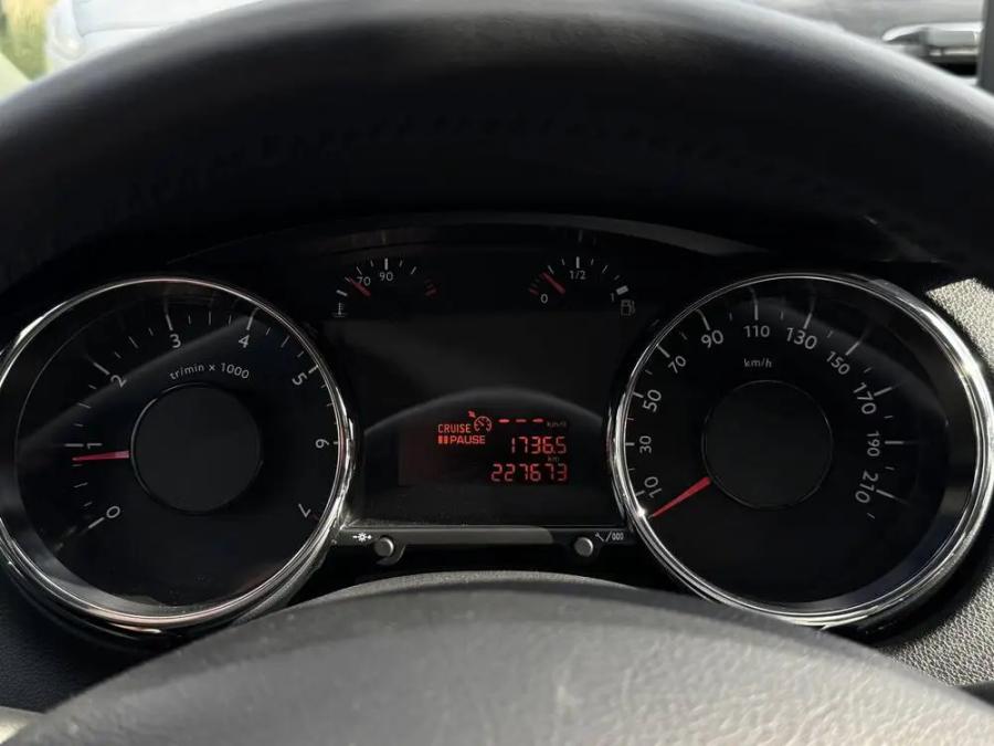 Zils Peugeot 5008 2014 Jūrmala, ar dzinēja tilpumu 1.60 L un nobraukumu 228 tūkst. km par 4900 €, foto 28 vietnē AUTOMOTO.COM.LV