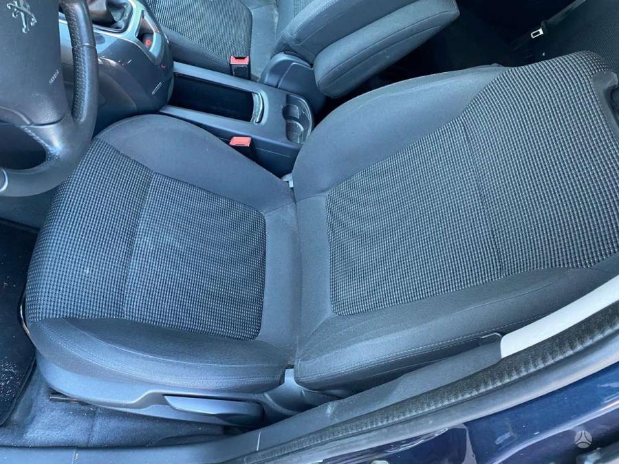 Zils Peugeot 5008 2014 Raseiniai, ar dzinēja tilpumu 1.56 L un nobraukumu 263 tūkst. km par 4300 €, foto 11 vietnē AUTOMOTO.COM.LV