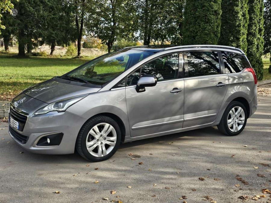Blue Peugeot 5008 2014 in Taurage, with an engine capacity of 2.00 L and mileage of 300 thousand km for 3950 €, photo 5 on AUTOMOTO.COM.LV