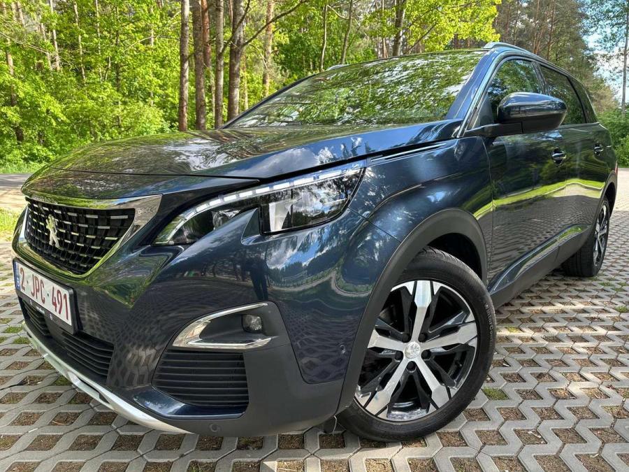 Blue Peugeot 5008 2018 in Vilnius, with an engine capacity of 1.20 L and mileage of 185 thousand km for 8999 €, photo 1 on AUTOMOTO.COM.LV