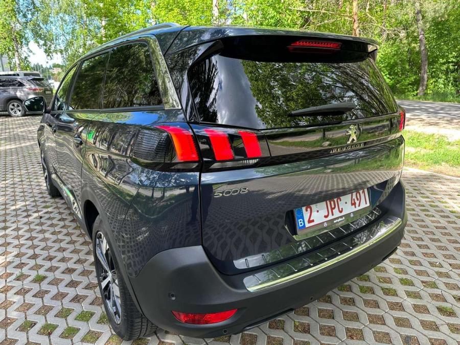 Blue Peugeot 5008 2018 in Vilnius, with an engine capacity of 1.20 L and mileage of 185 thousand km for 8999 €, photo 7 on AUTOMOTO.COM.LV
