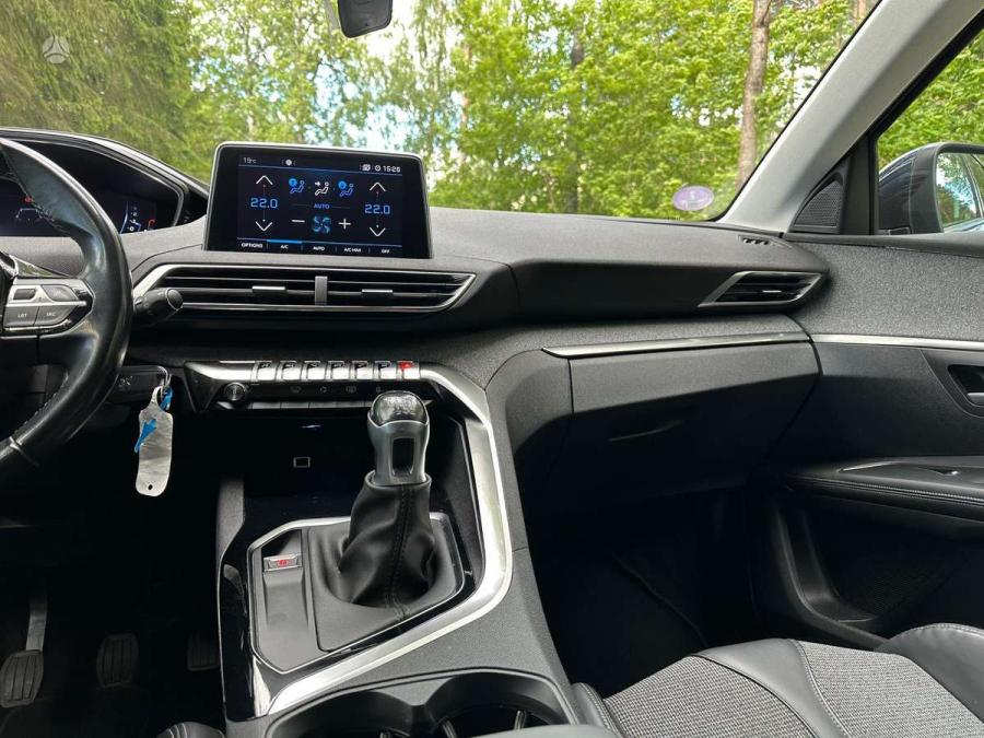 Blue Peugeot 5008 2018 in Vilnius, with an engine capacity of 1.20 L and mileage of 185 thousand km for 8999 €, photo 25 on AUTOMOTO.COM.LV