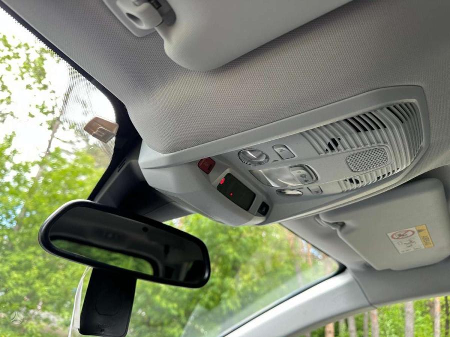 Blue Peugeot 5008 2018 in Vilnius, with an engine capacity of 1.20 L and mileage of 185 thousand km for 8999 €, photo 37 on AUTOMOTO.COM.LV
