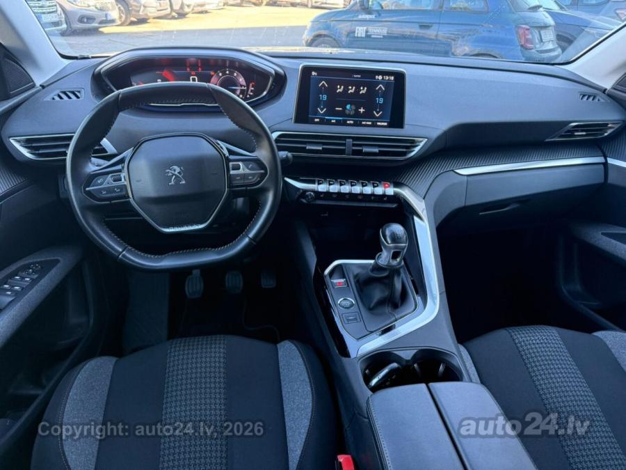 Zils Peugeot 5008 2021 Tallina, ar dzinēja tilpumu 1.20 L un nobraukumu 112 tūkst. km par 16990 €, foto 6 vietnē AUTOMOTO.COM.LV