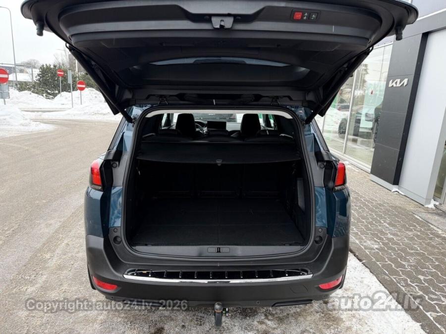 Blue Peugeot 5008 2023 in Tallinn, with an engine capacity of 1.50 L and mileage of 90 thousand km for 27900 €, photo 6 on AUTOMOTO.COM.LV