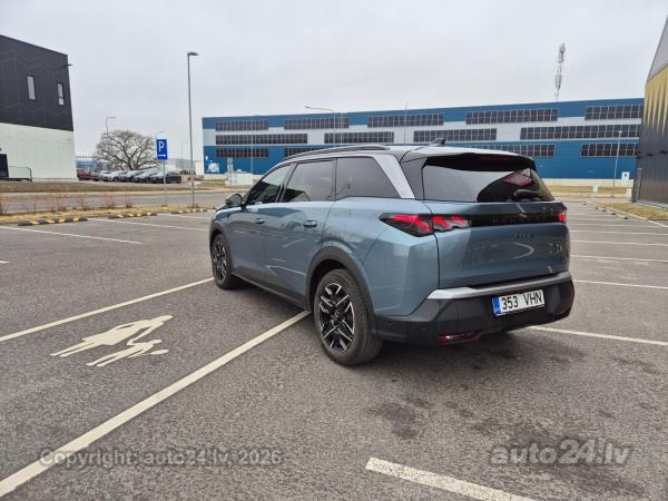 Zils Peugeot 5008 2024 Tallina, ar dzinēja tilpumu 1.20 L un nobraukumu 32 tūkst. km par 36500 €, foto 3 vietnē AUTOMOTO.COM.LV