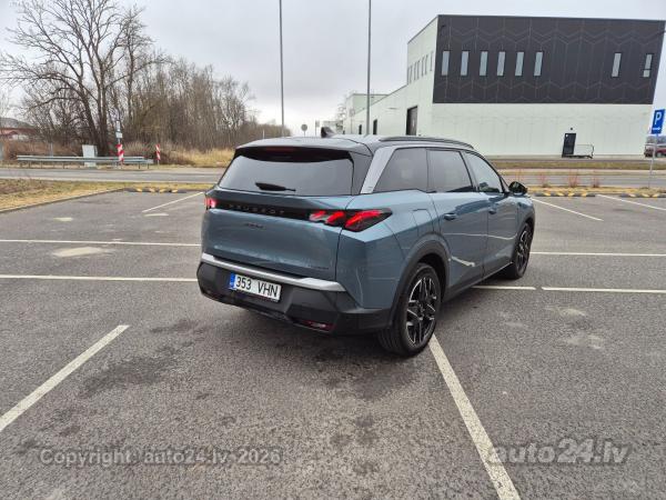 Zils Peugeot 5008 2024 Tallina, ar dzinēja tilpumu 1.20 L un nobraukumu 32 tūkst. km par 36500 €, foto 6 vietnē AUTOMOTO.COM.LV