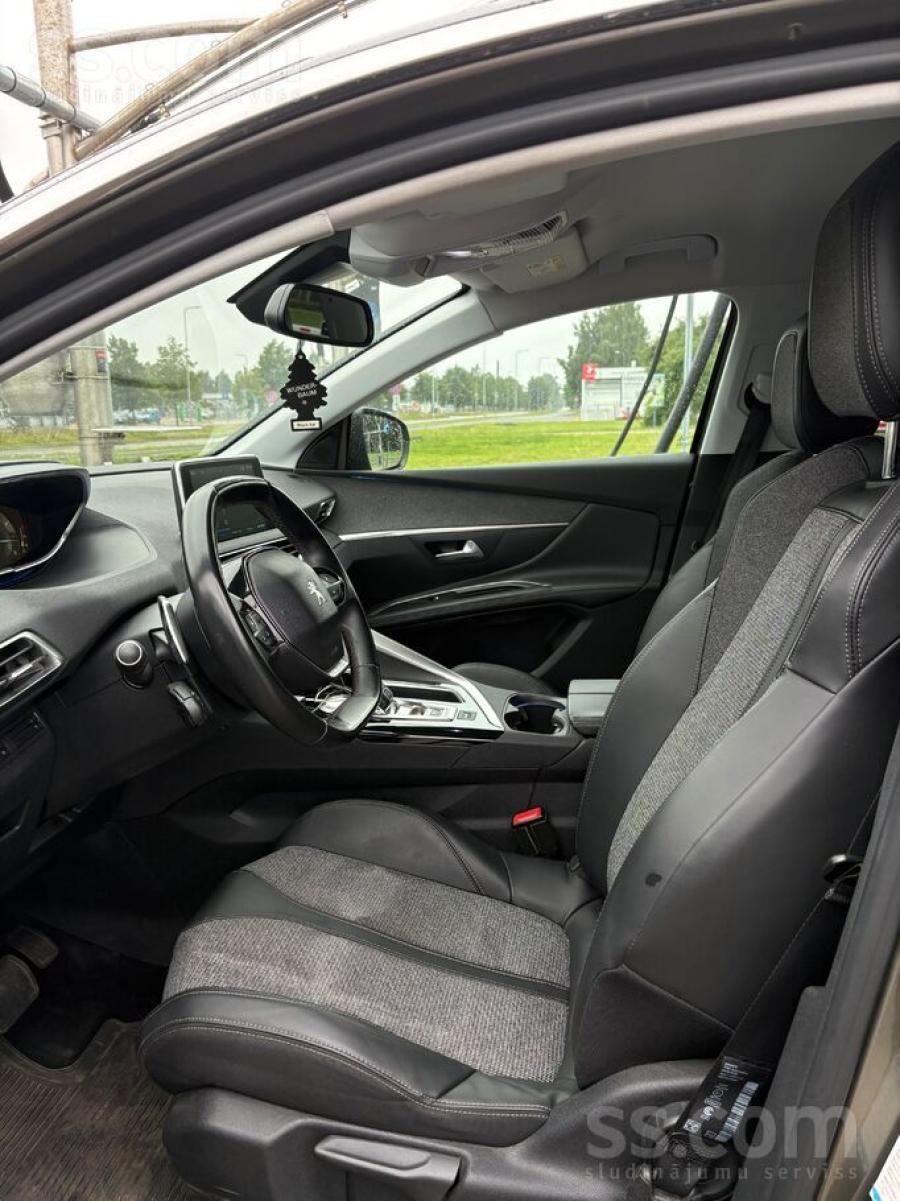 Brown Peugeot 5008 2018 in Riga, with an engine capacity of 1.60 L and mileage of 118 thousand km for 14290 €, photo 7 on AUTOMOTO.COM.LV