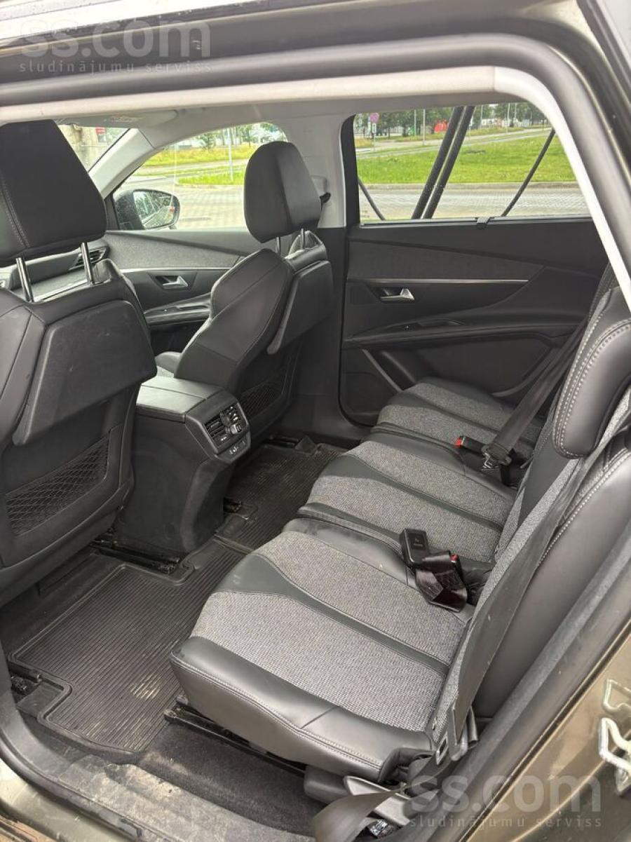 Brown Peugeot 5008 2018 in Riga, with an engine capacity of 1.60 L and mileage of 118 thousand km for 14290 €, photo 9 on AUTOMOTO.COM.LV