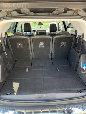 Brown Peugeot 5008 2018 in Riga, with an engine capacity of 1.60 L and mileage of 118 thousand km for 14290 €, photo 12 on AUTOMOTO.COM.LV