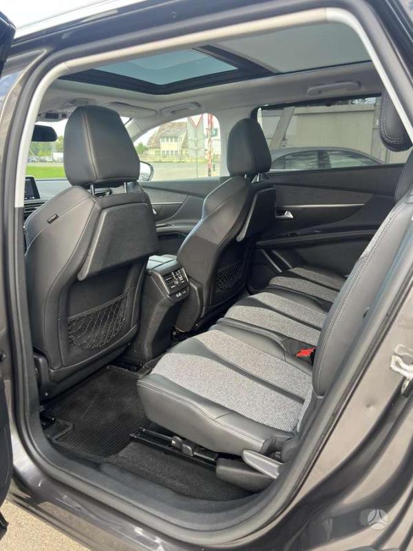 Peugeot 5008 2018 in Taurage on AUTOMOTO.COM.LV Brown Peugeot 5008 2018 in Taurage, with an engine capacity of 1.50 L and mileage of 180 thousand km for 11850 €, photo 10 on AUTOMOTO.COM.LV