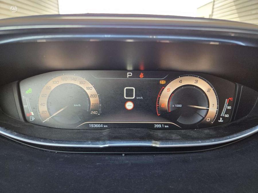 Brown Peugeot 5008 2019 in Vilnius, with an engine capacity of 1.50 L and mileage of 193 thousand km for 12500 €, photo 13 on AUTOMOTO.COM.LV