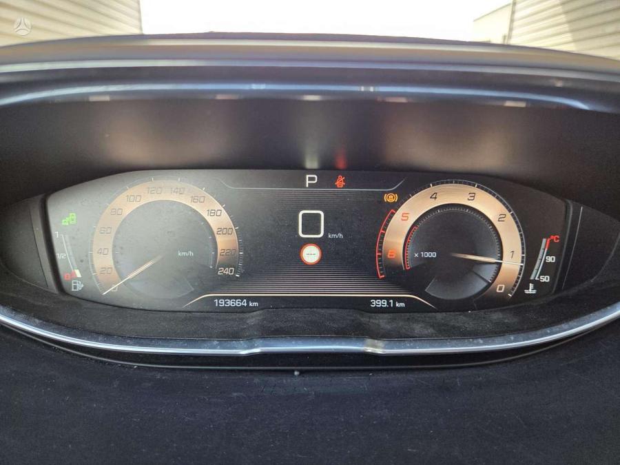 Brown Peugeot 5008 2019 in Vilnius, with an engine capacity of 1.50 L and mileage of 193 thousand km for 12500 €, photo 13 on AUTOMOTO.COM.LV