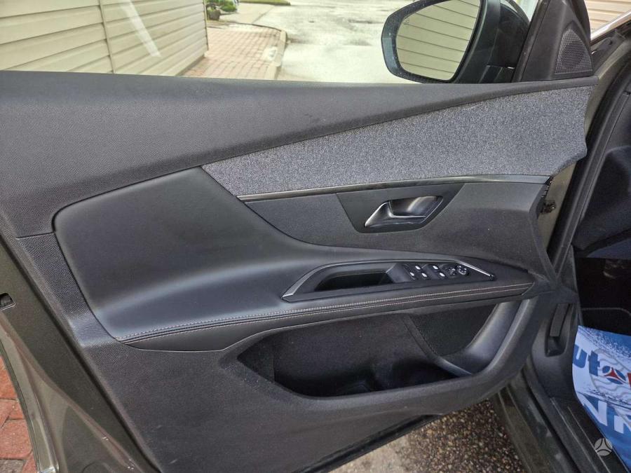 Brown Peugeot 5008 2019 in Vilnius, with an engine capacity of 1.50 L and mileage of 193 thousand km for 12500 €, photo 18 on AUTOMOTO.COM.LV