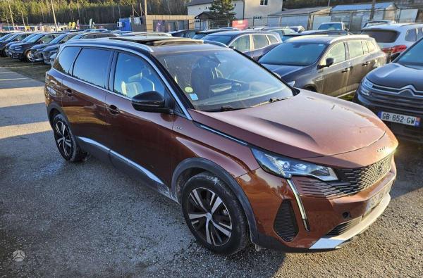 Brown Peugeot 5008 2021 in Vilnius, with an engine capacity of 1.50 L and mileage of 137 thousand km for 18755 €, photo 1 on AUTOMOTO.COM.LV