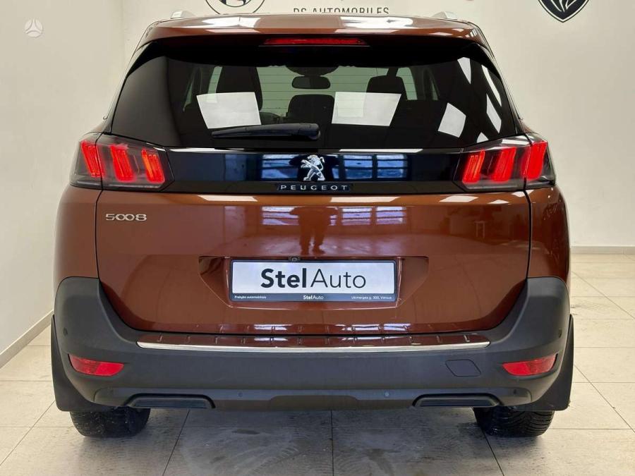 Brūns Peugeot 5008 2021 Viļņa, ar dzinēja tilpumu 1.50 L un nobraukumu 63 tūkst. km par 21790 €, foto 6 vietnē AUTOMOTO.COM.LV