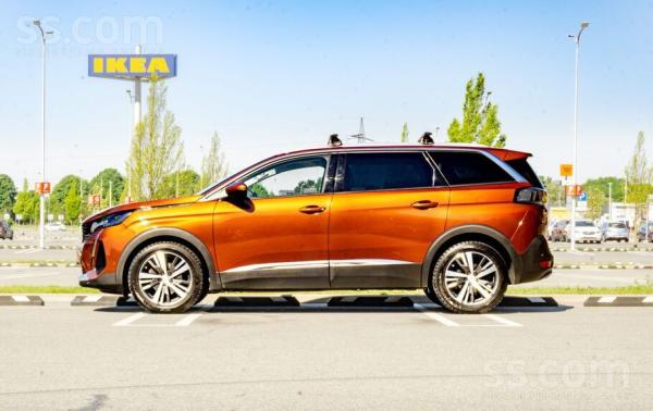 Brown Peugeot 5008 2021 in Riga, with an engine capacity of 1.50 L and mileage of 121 thousand km for 16690 €, photo 5 on AUTOMOTO.COM.LV