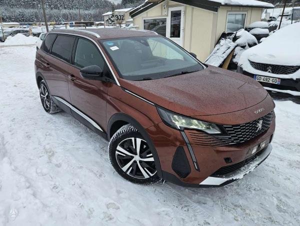 Brūns Peugeot 5008 2022 Viļņa, ar dzinēja tilpumu 1.20 L un nobraukumu 166 tūkst. km par 15609 €, foto 1 vietnē AUTOMOTO.COM.LV