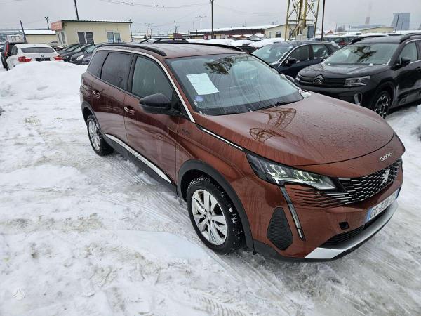 Brūns Peugeot 5008 2022 Viļņa, ar dzinēja tilpumu 1.20 L un nobraukumu 153 tūkst. km par 14278 €, foto 1 vietnē AUTOMOTO.COM.LV