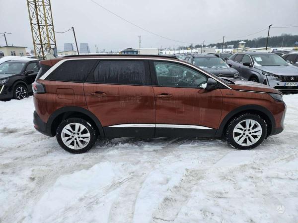 Brūns Peugeot 5008 2022 Viļņa, ar dzinēja tilpumu 1.20 L un nobraukumu 153 tūkst. km par 14278 €, foto 4 vietnē AUTOMOTO.COM.LV