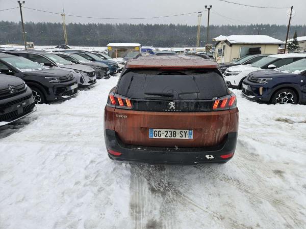 Brūns Peugeot 5008 2022 Viļņa, ar dzinēja tilpumu 1.20 L un nobraukumu 153 tūkst. km par 14278 €, foto 6 vietnē AUTOMOTO.COM.LV