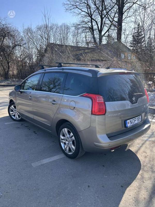 Brown Peugeot 5008 2010 in Vilnius, with an engine capacity of 1.56 L and mileage of 205 thousand km for 2350 €, photo 6 on AUTOMOTO.COM.LV