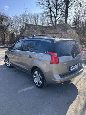 Brown Peugeot 5008 2010 in Vilnius, with an engine capacity of 1.56 L and mileage of 205 thousand km for 2350 €, photo 7 on AUTOMOTO.COM.LV