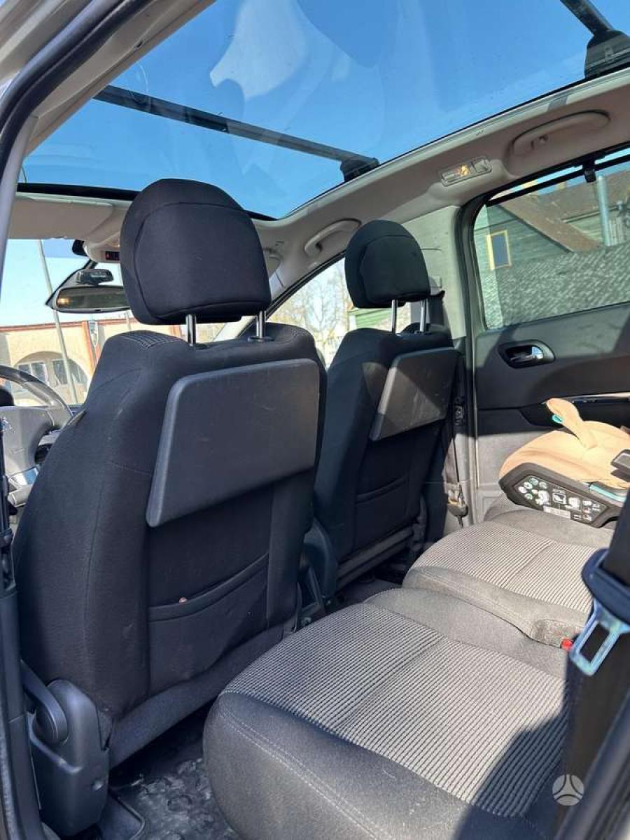 Brown Peugeot 5008 2010 in Vilnius, with an engine capacity of 1.56 L and mileage of 205 thousand km for 2350 €, photo 12 on AUTOMOTO.COM.LV