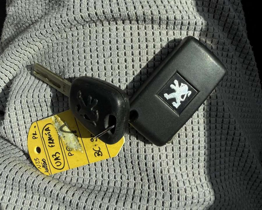 Brūns Peugeot 5008 2010 Tauragė, ar dzinēja tilpumu 1.60 L un nobraukumu 340 tūkst. km par 2900 €, foto 12 vietnē AUTOMOTO.COM.LV