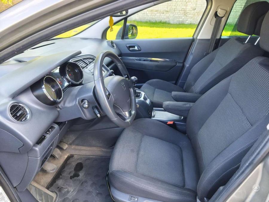 Brūns Peugeot 5008 2010 Panevēža, ar dzinēja tilpumu 1.56 L un nobraukumu 277 tūkst. km par 3200 €, foto 18 vietnē AUTOMOTO.COM.LV