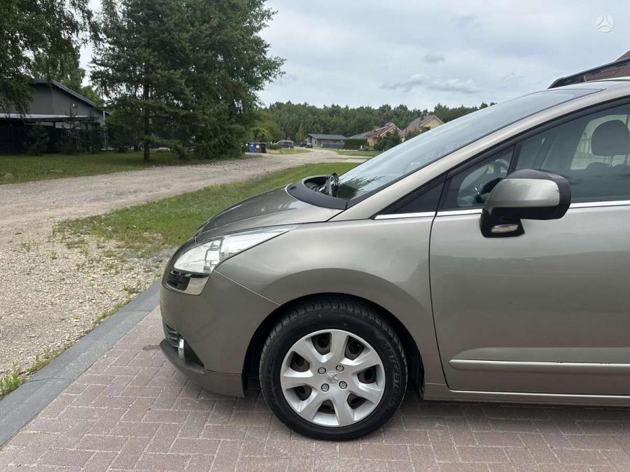 Brown Peugeot 5008 2011 in Siauliai, with an engine capacity of 1.60 L and mileage of 163 thousand km for 3850 €, photo 12 on AUTOMOTO.COM.LV