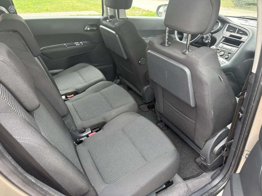 Brown Peugeot 5008 2011 in Siauliai, with an engine capacity of 1.60 L and mileage of 163 thousand km for 3850 €, photo 20 on AUTOMOTO.COM.LV