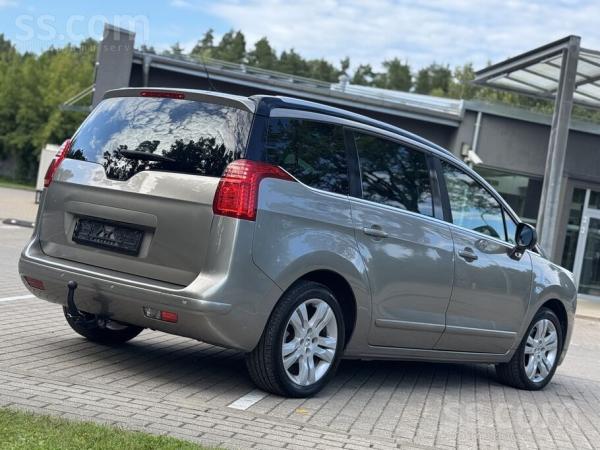 Brown Peugeot 5008 2011 in Jurmala, with an engine capacity of 1.60 L and mileage of 202 thousand km for 3890 €, photo 3 on AUTOMOTO.COM.LV