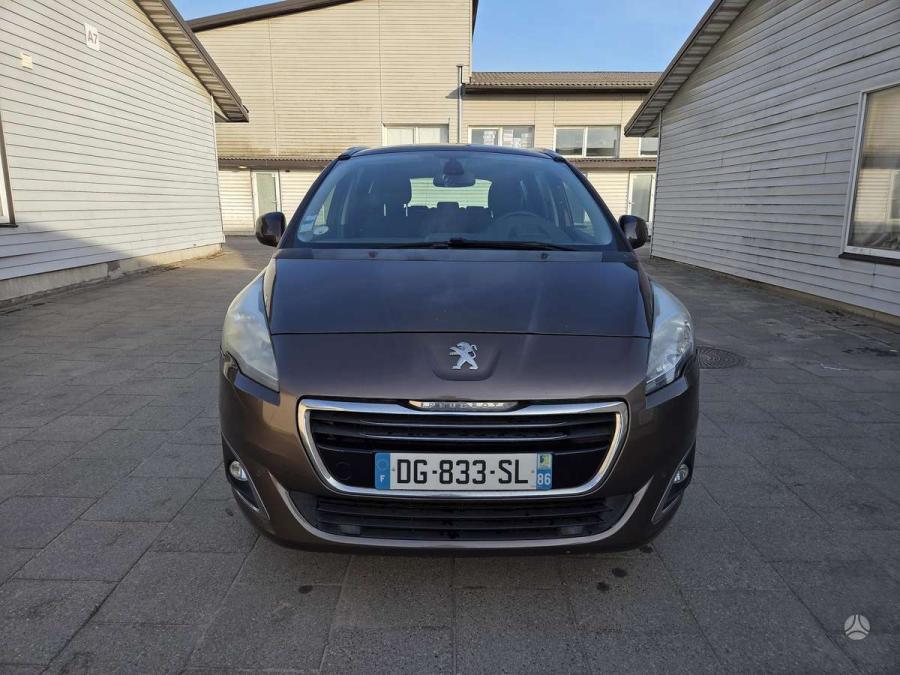 Brūns Peugeot 5008 2014 Viļņa, ar dzinēja tilpumu 1.56 L un nobraukumu 179 tūkst. km par 6000 €, foto 3 vietnē AUTOMOTO.COM.LV