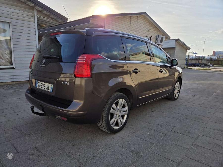 Brūns Peugeot 5008 2014 Viļņa, ar dzinēja tilpumu 1.56 L un nobraukumu 179 tūkst. km par 6000 €, foto 5 vietnē AUTOMOTO.COM.LV