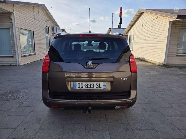 Brūns Peugeot 5008 2014 Viļņa, ar dzinēja tilpumu 1.56 L un nobraukumu 179 tūkst. km par 6000 €, foto 5 vietnē AUTOMOTO.COM.LV