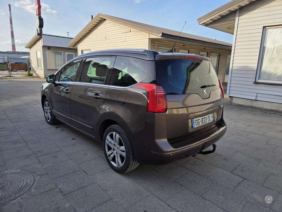 Brūns Peugeot 5008 2014 Viļņa, ar dzinēja tilpumu 1.56 L un nobraukumu 179 tūkst. km par 6000 €, foto 7 vietnē AUTOMOTO.COM.LV
