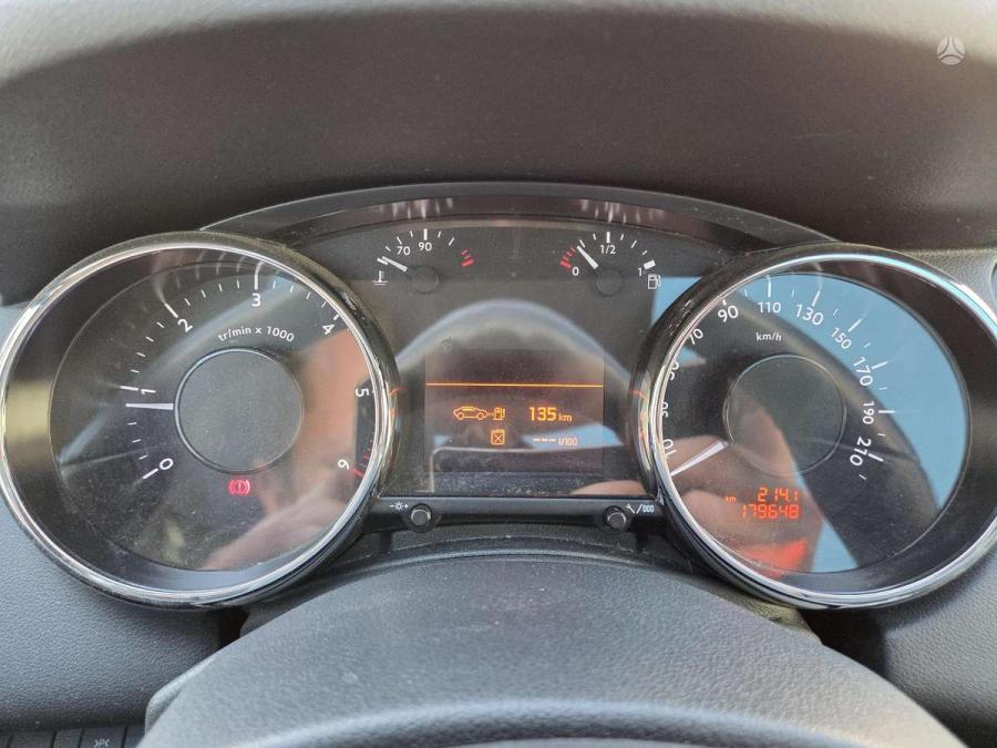 Brūns Peugeot 5008 2014 Viļņa, ar dzinēja tilpumu 1.56 L un nobraukumu 179 tūkst. km par 6000 €, foto 15 vietnē AUTOMOTO.COM.LV